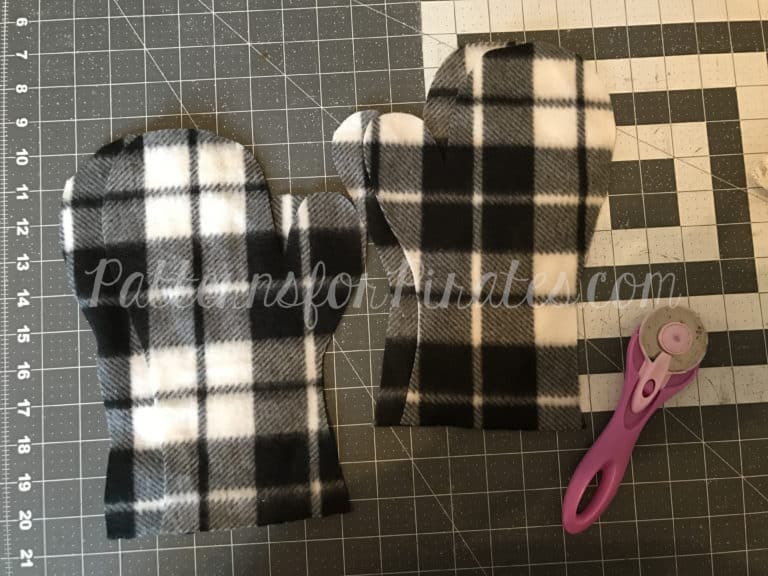 2016 Holiday Freebies: Fleece Mittens Pattern! - Patterns for Pirates