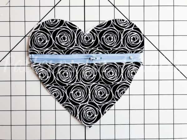 Heart Pouch :: Free Valentine Sewing Pattern! - Patterns for Pirates