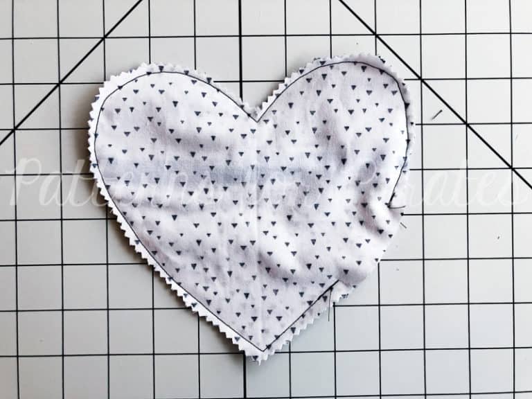 Heart Pouch :: Free Valentine Sewing Pattern! - Patterns for Pirates