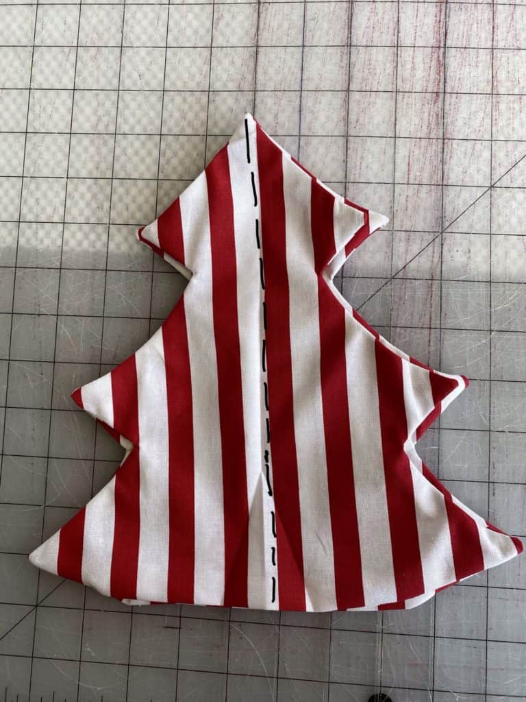 2019 Holiday Freebies :: Festive Fabric Trees - Patterns for Pirates