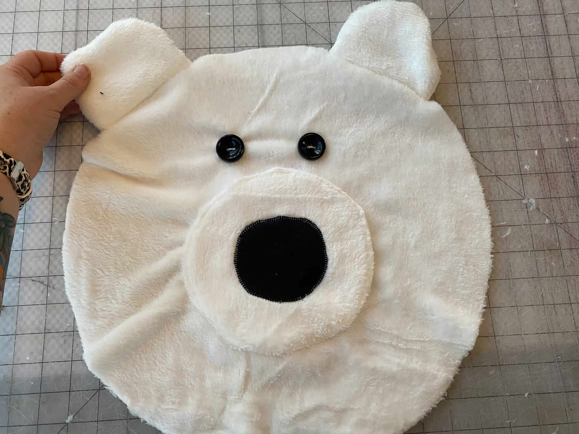 2020 Holiday Freebies :: Bear Hug Rug Tutorial - Patterns for Pirates