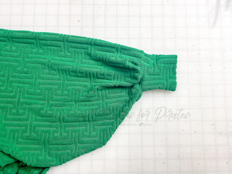 2023 Holiday Freebies :: Snowfall Shrug - Patterns for Pirates