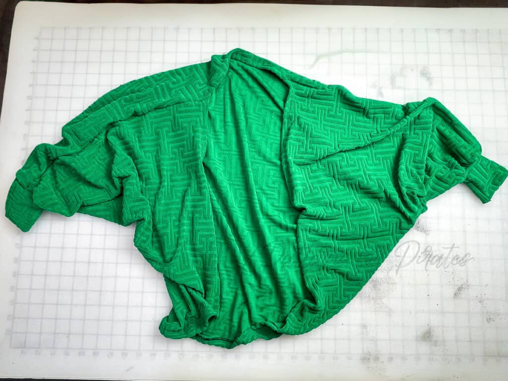 2023 Holiday Freebies :: Snowfall Shrug - Patterns for Pirates